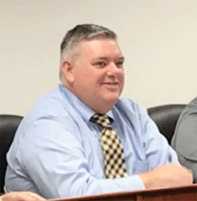 Holman contract fails with 5-5 School Board tie | News | overtoncountynews.com