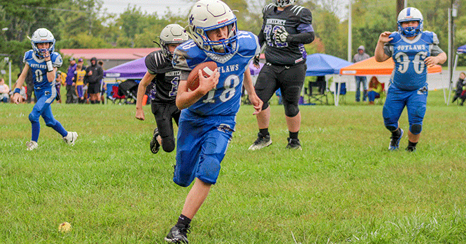 Senior Outlaws advance to second round after defeating Monterey 31-8 ...