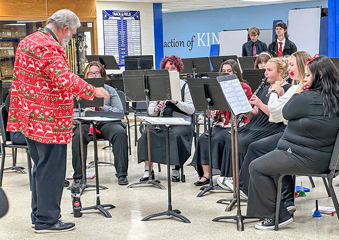 “A Holiday Spectacular” concert hits the right notes | Arts ...