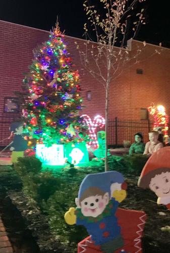 Christmas tree lighting kicks off season | News | paragoulddailypress.com