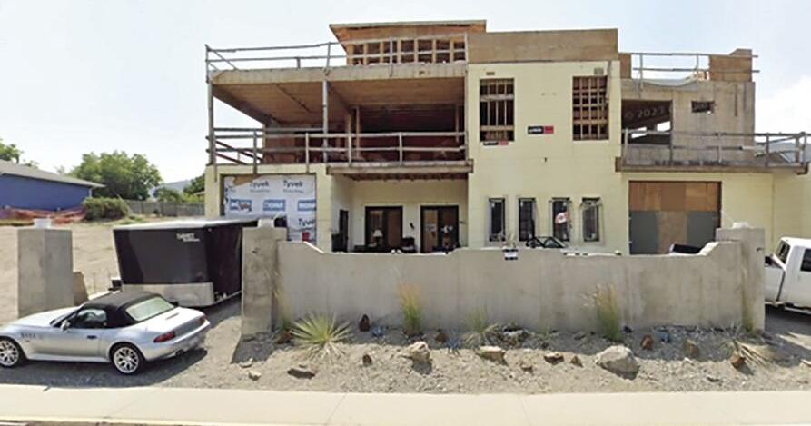 Osoyoos sues over stalled ‘eyesore’ house build, court orders it ...