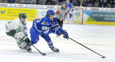 Vees win Family Day matinee contest 5-1 over Bucks | Sports ...
