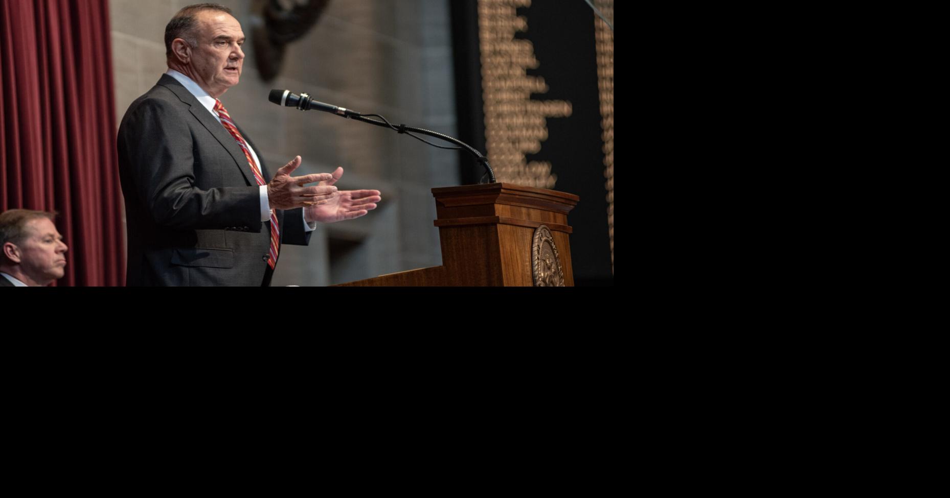 Missouri governor hits earmarks with veto pen as he signs state budget ...