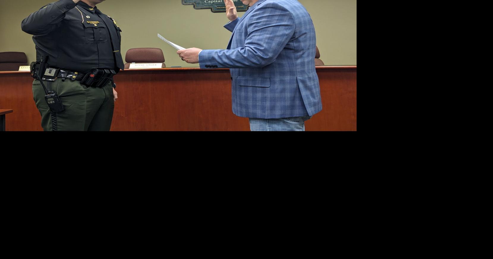 Simpsonville City Commission: Mayor swears in new police chief ...