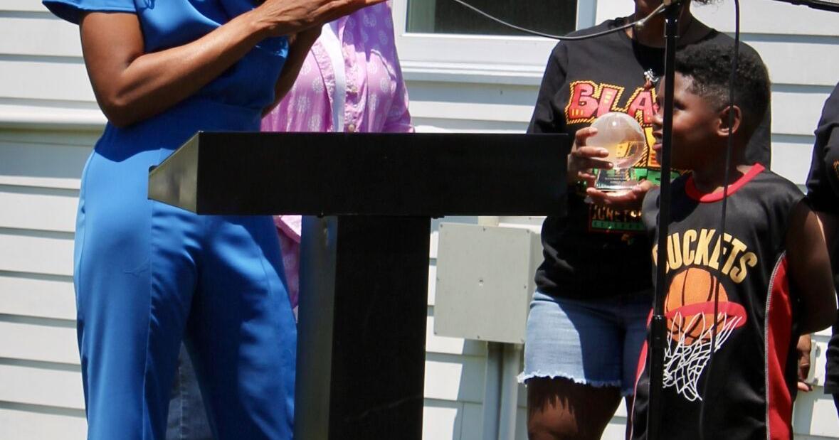 Elzy receives the Elijah Marrs Achievement Award | News | pmg-ky1.com