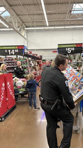 Annual 'Cops 4 Kids' program helps bring Christmas to less fortunate ...