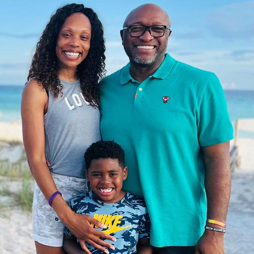 Elzy receives achievement award | Oldham Era | pmg-ky1.com