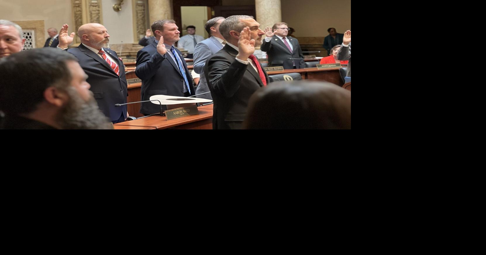 Aaron Reed officially sworn into office | Politics | pmg-ky1.com