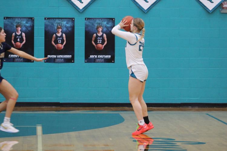 Sipes and Smith combine for 45 points in loss | Oldham Era | pmg-ky1.com