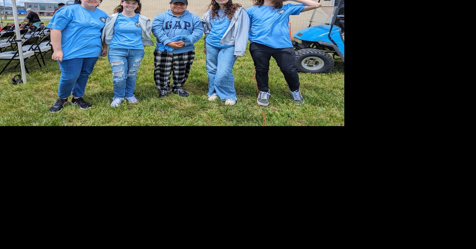 Students, staff celebrate NASA tree | Features | pmg-ky1.com