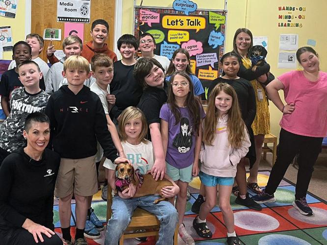 Woody the Weiner Dog makes its appearance at Nichols Elementary | Features | pmg-ky1.com