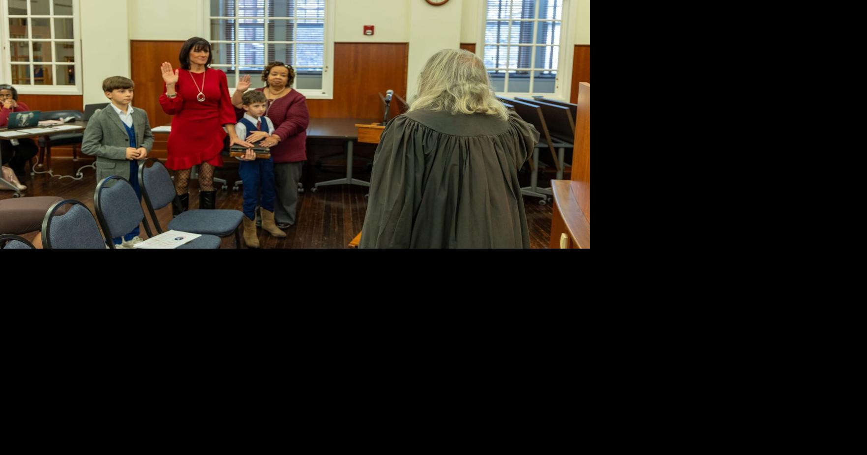 School board members sworn into office | Sentinel News | pmg-ky1.com