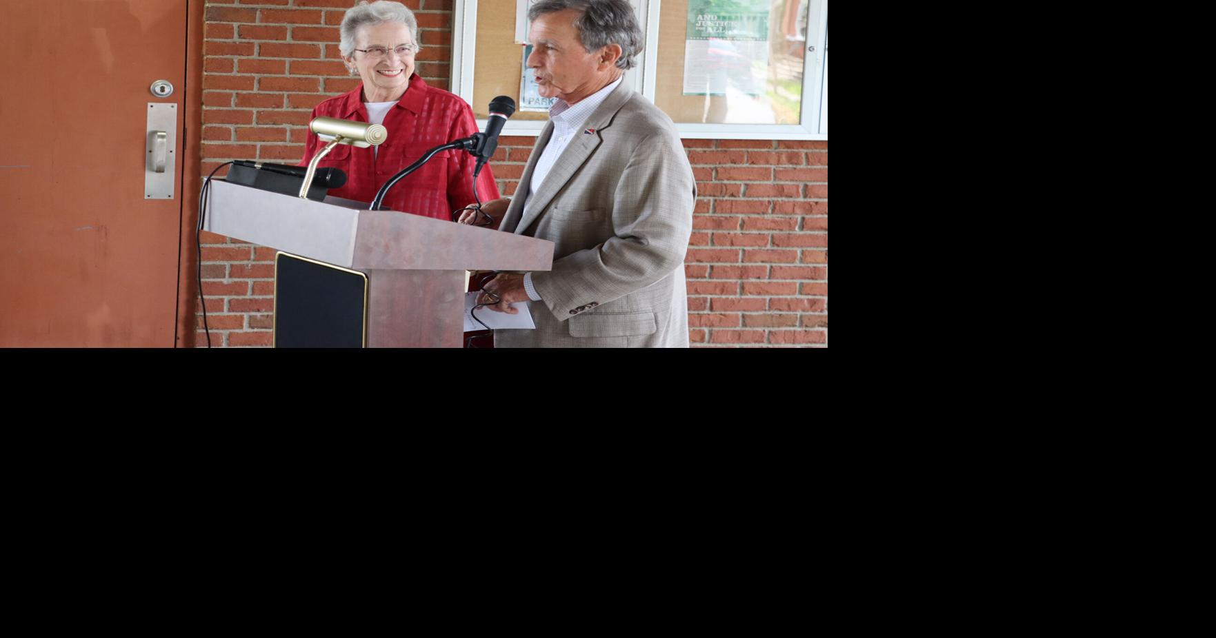 Pavilion rededicated in honor of Hibbs | Features | pmg-ky2.com