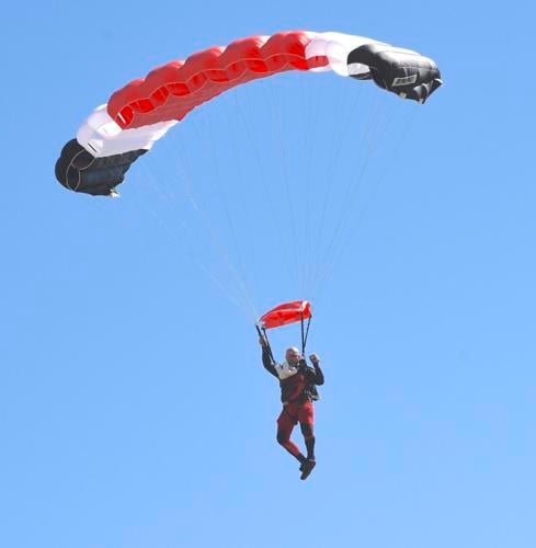 New state skydiving record: 100 jumps in same day | Parachuting | pmg ...