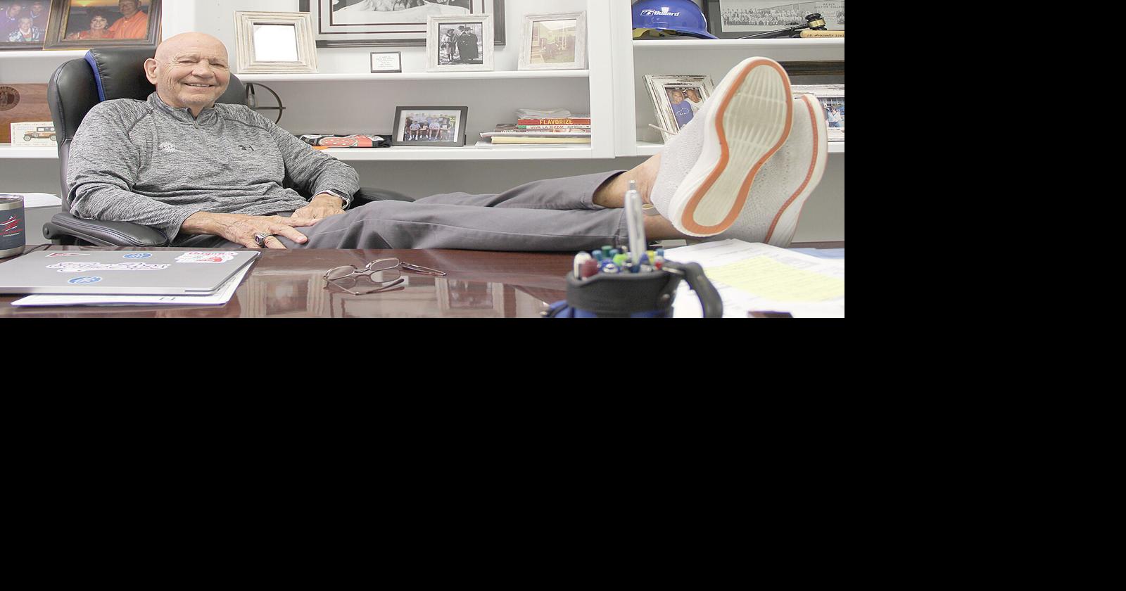 Doug Hampton celebrates 50 years in business | News | pmg-ky3.com