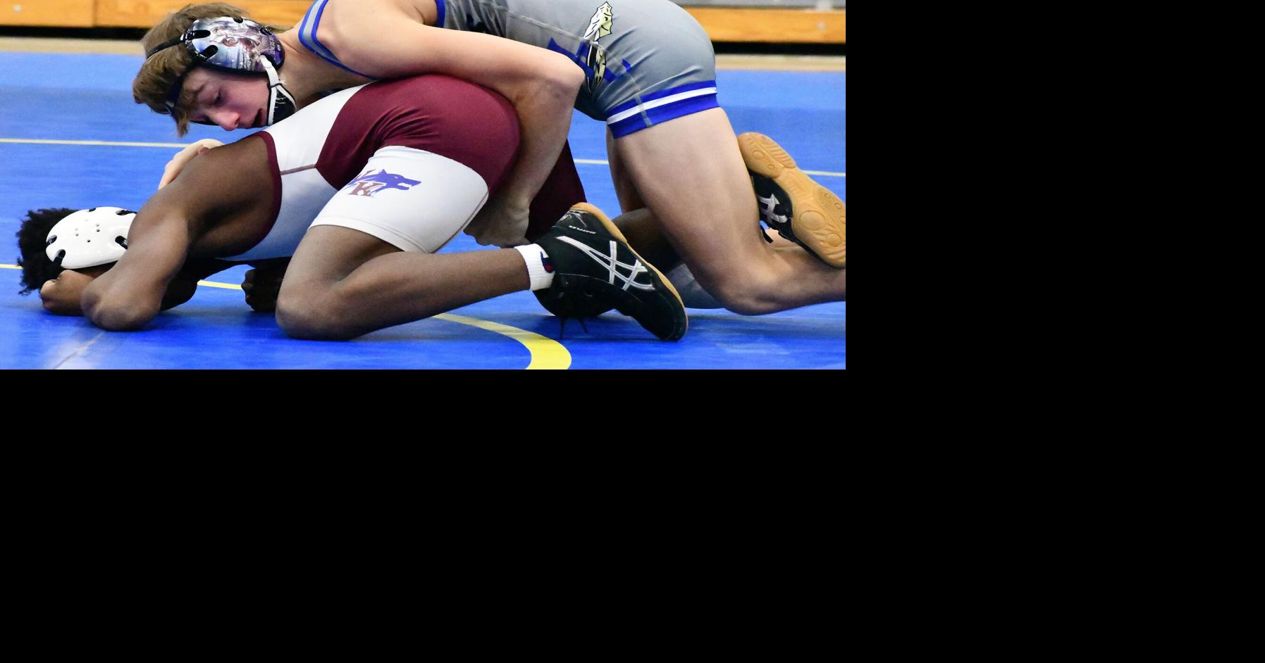 Warriors wrestling split matches to open season | Sports | pmg-sc.com