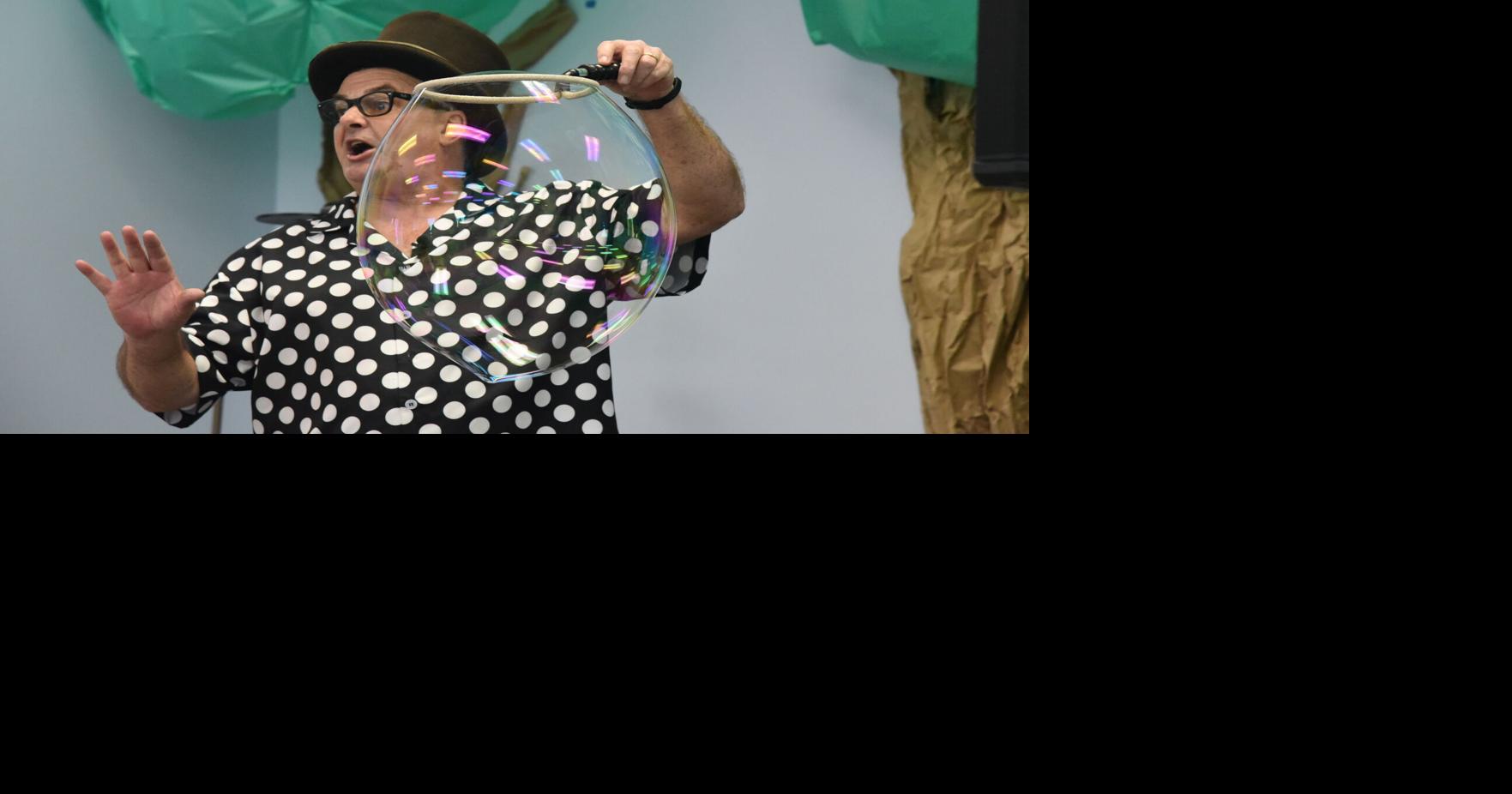 A ‘bubbly’ personality: ‘Bubbleologist’ Steve Langley entertains at ...