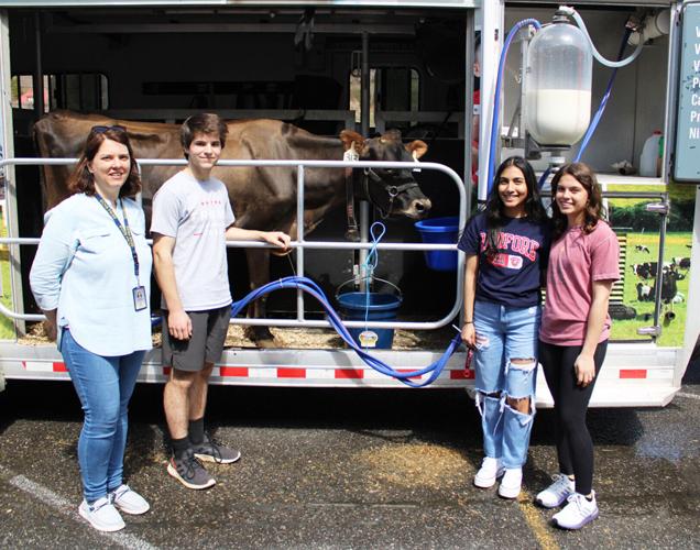 Mobile dairy classroom visits Grayson schools | News | pmg-va.com
