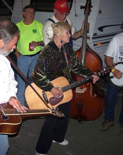 Roni Stoneman, 'First Lady of the Banjo,' passes away | News | pmg-va.com