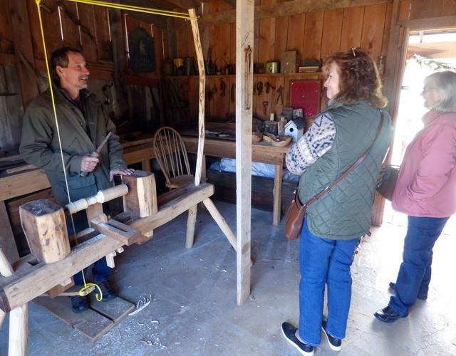 Farm hosts old-fashioned holiday festival | News | pmg-va.com