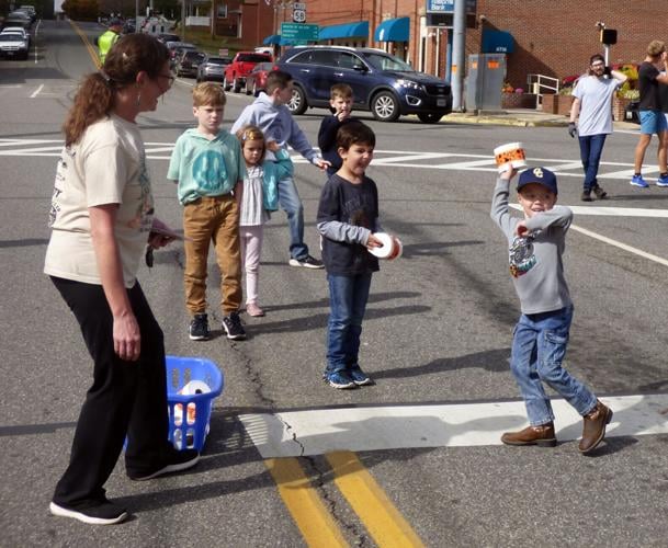 In outhouse race, nobody wants to be Number 2 | News | pmg-va.com