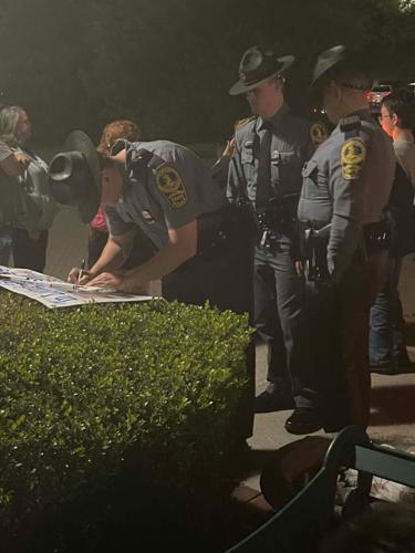Candlelight vigil held for Utt | News | pmg-va.com