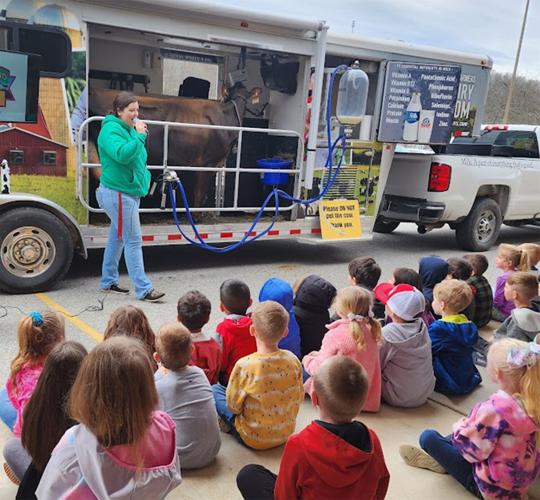 Mobile dairy classroom visits Grayson schools | News | pmg-va.com
