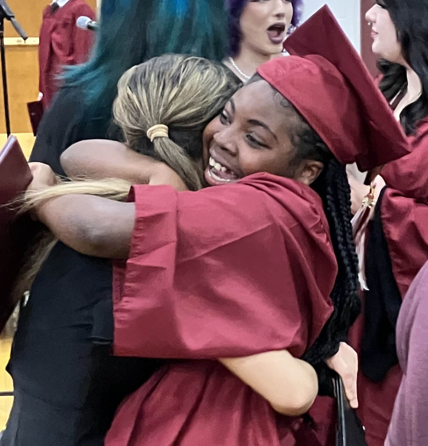 Indoor graduation still sunny for seniors | News | pmg-va.com