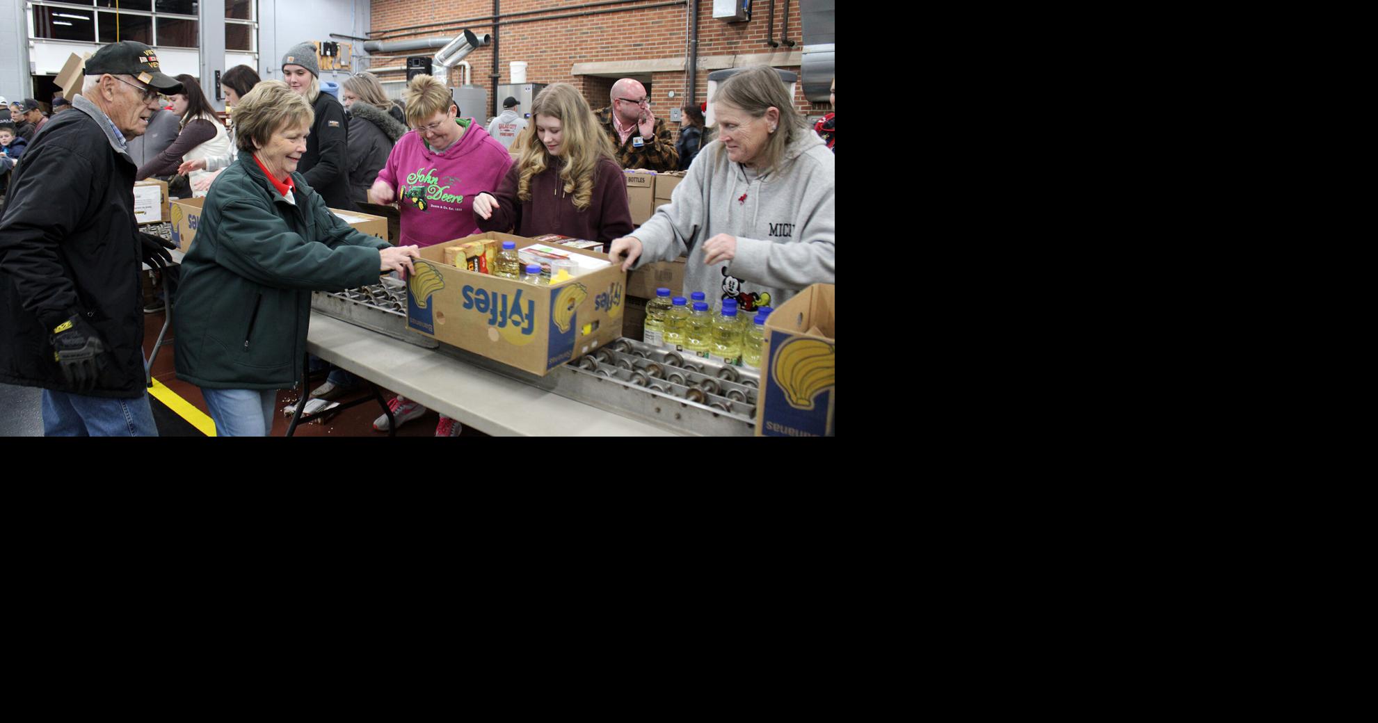 Food box packers break record | News | pmg-va.com