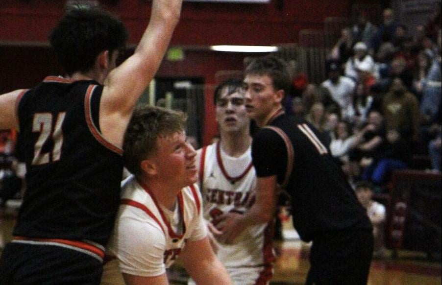 Holestine, Panthers blitz Foxes, 69-42 | News | polkio.com