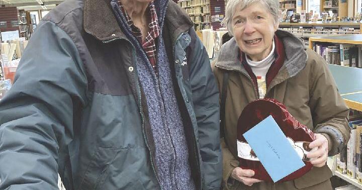 Monmouth Library honors long-time volunteers | News | polkio.com