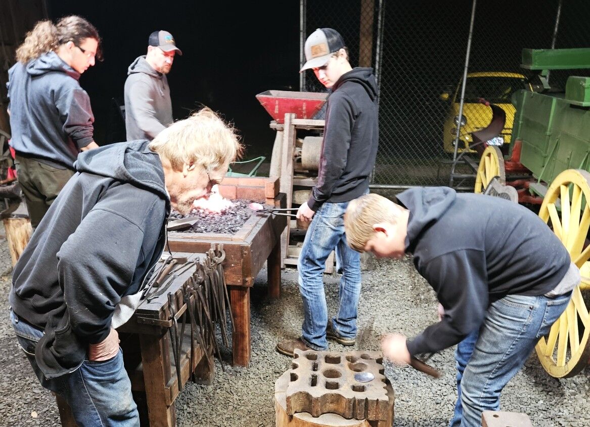 Blacksmith keeps pioneering spirit alive in 4-H class | News | polkio.com