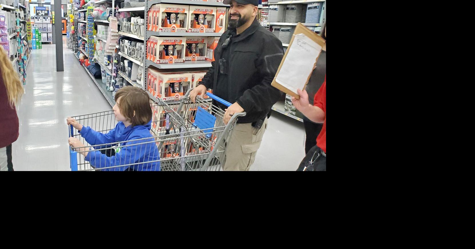 Sheriff recruits elves to shop with kids | News | polkio.com