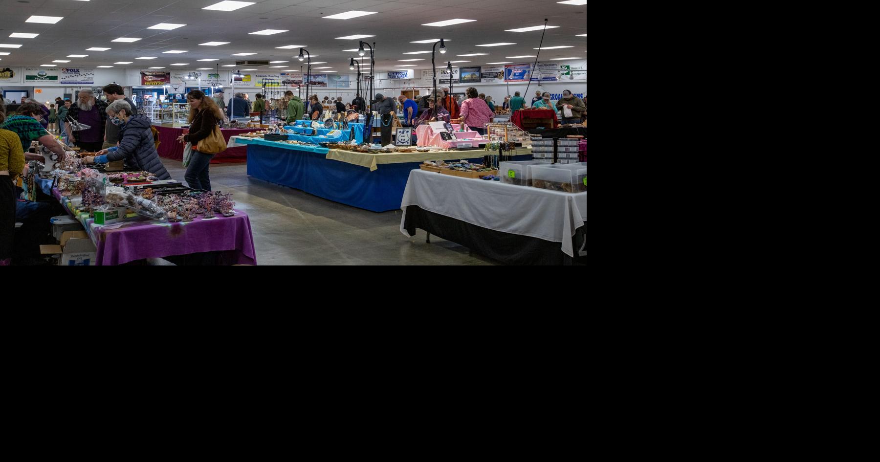 Glitz and glamor returns for gem show | News | polkio.com