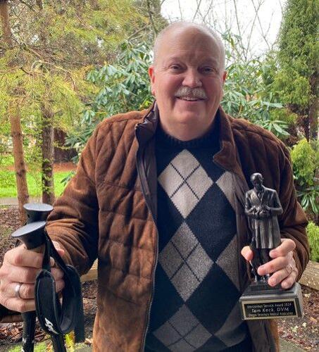 Dallas veterinarian receives meritorious service award | News | polkio.com