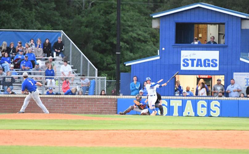 Stags begin title defense