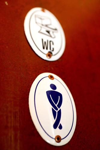 Restaurants get creative with restroom decor
