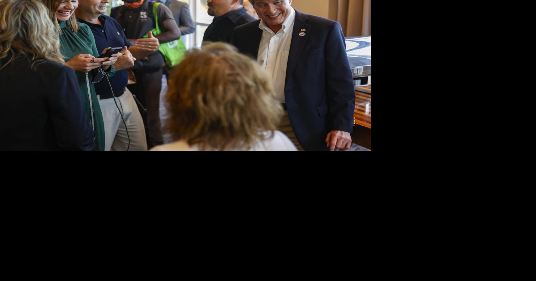 Pro-Trump attorney Lin Wood makes chaotic appearance in Charleston ...
