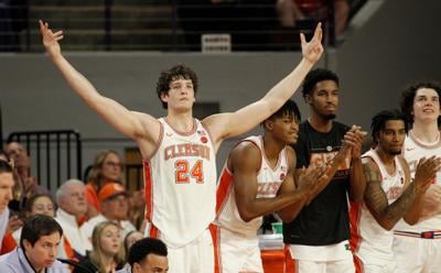 PJ Hall returns to Clemson for senior season, completes Tigers' veteran ...