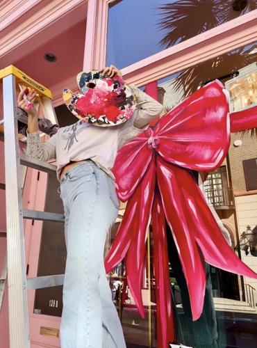 Charleston-based artist brings the holiday spirit downtown