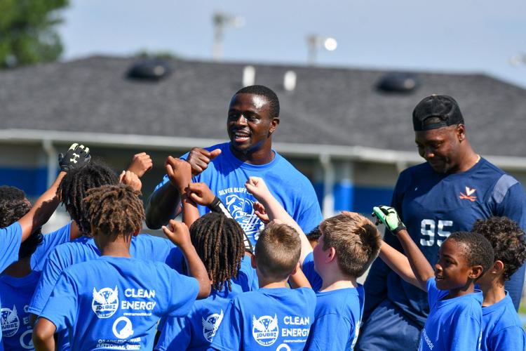 Eagles' Jackson hosts 2nd youth football camp at Silver Bluff