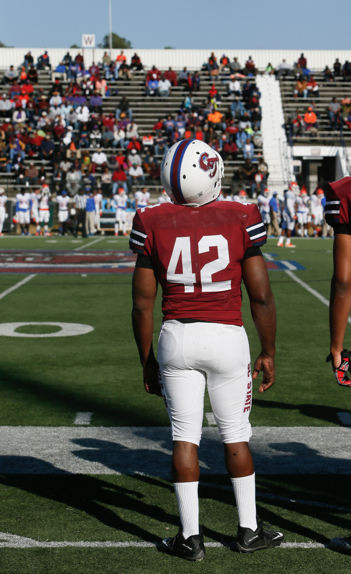 Joe Thomas Sr., 55, makes college football debut | Multimedia ...