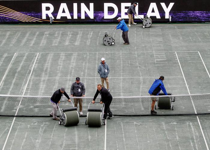 Photos: Rain delays hamper semifinal at Credit One Charleston Open