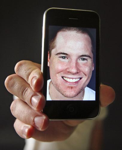 Half-naked walk draws attention to TwitPic founder | News | postandcourier.com