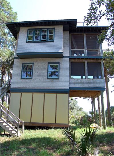 2 Cusabo Island Swiss Family Robinson-style island home touts camping ...