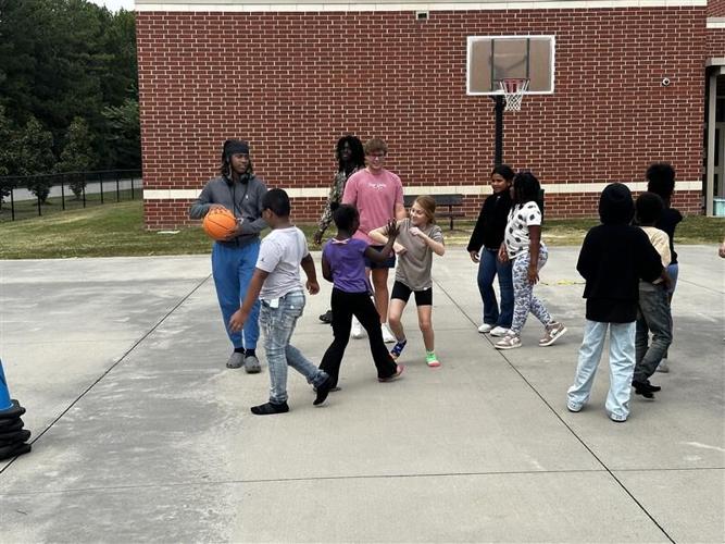 Cayce Elementary pilots new mentorship program for students