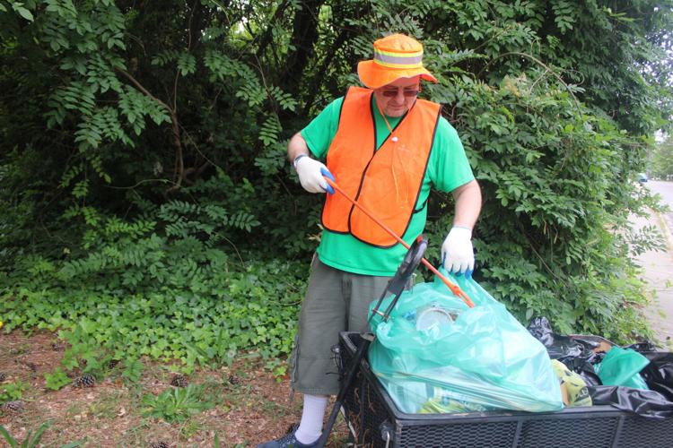 Crosland Park residents come together for neighborhood cleanup | Aiken ...