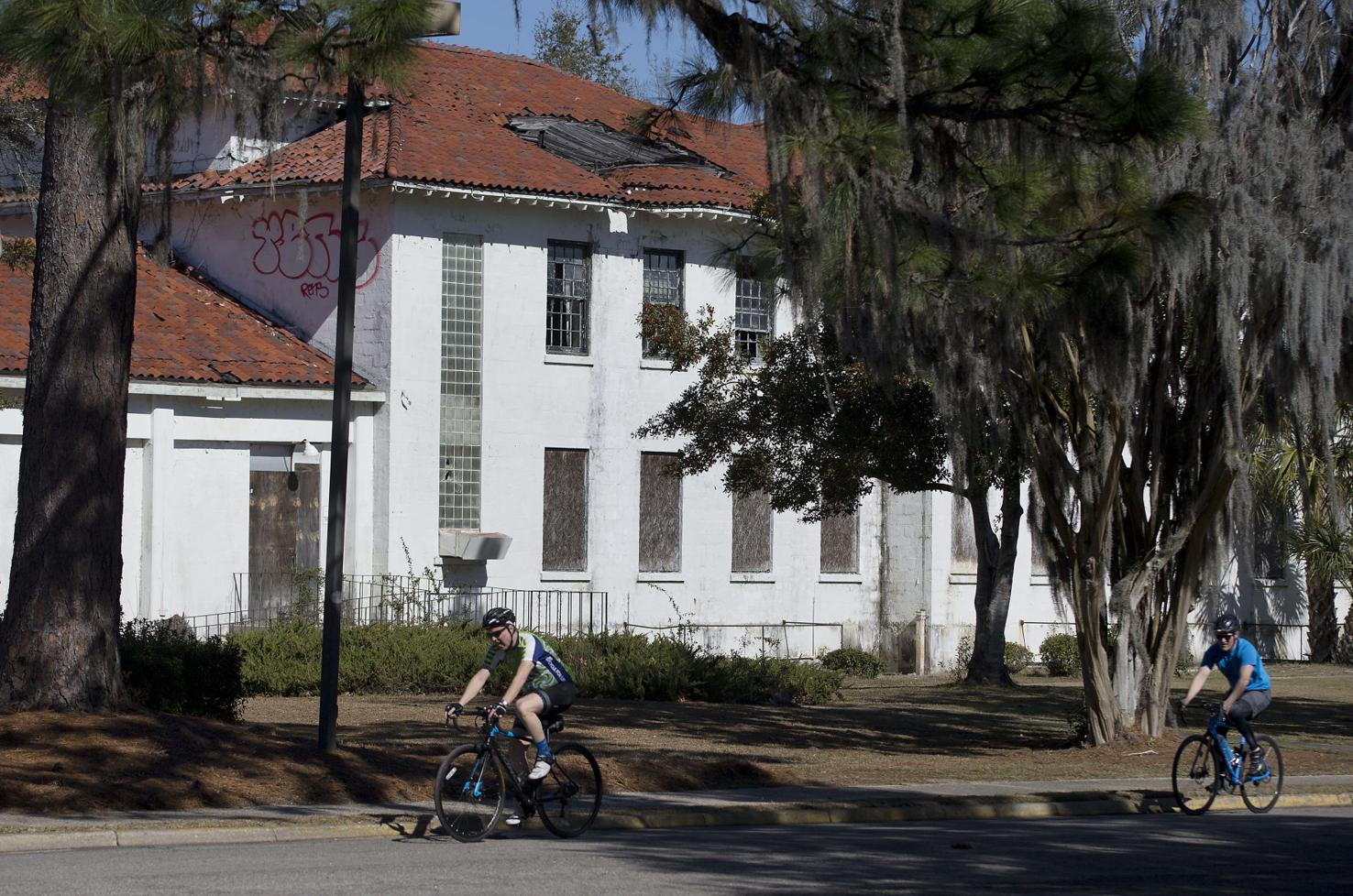 After 25 years, Charleston's shuttered Navy base still has 'a long way ...