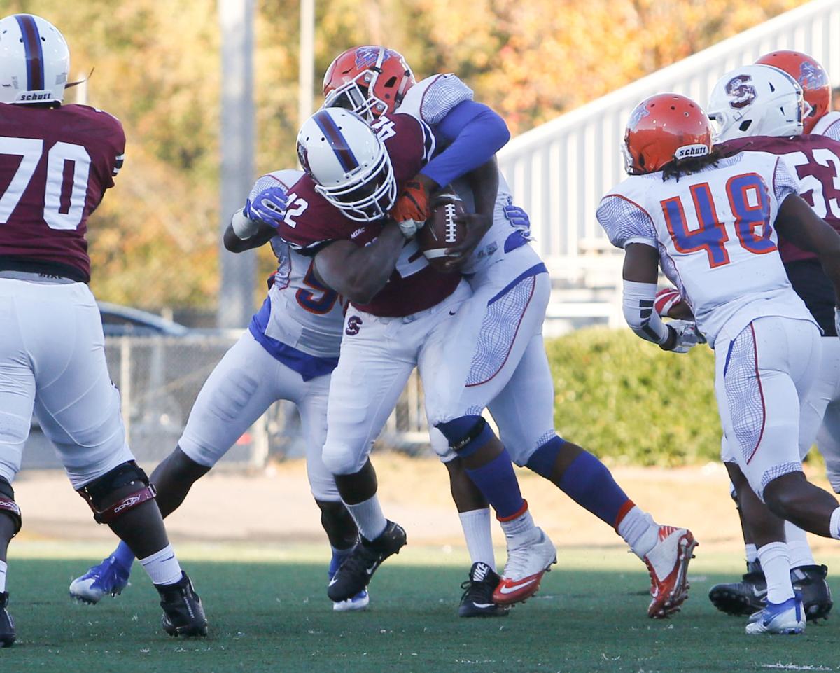 Joe Thomas Sr., 55, makes college football debut | Multimedia ...