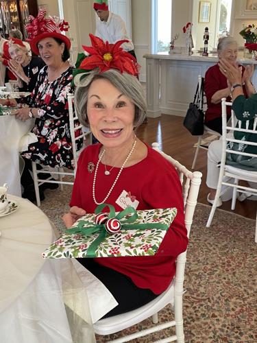Aiken Newcomers' Club celebrates holiday with champagne tea